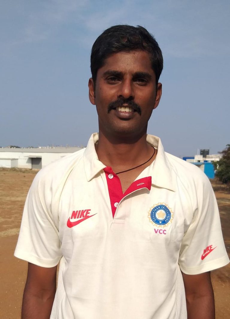 Sridhar starred with the ball - Vels Arena